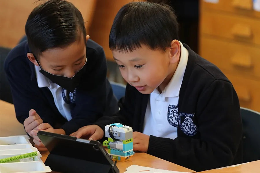 Kako Umjetna Inteligencija Oblikuje Obrazovanje: Vodič za Učenike i Nastavnike – AI Academy